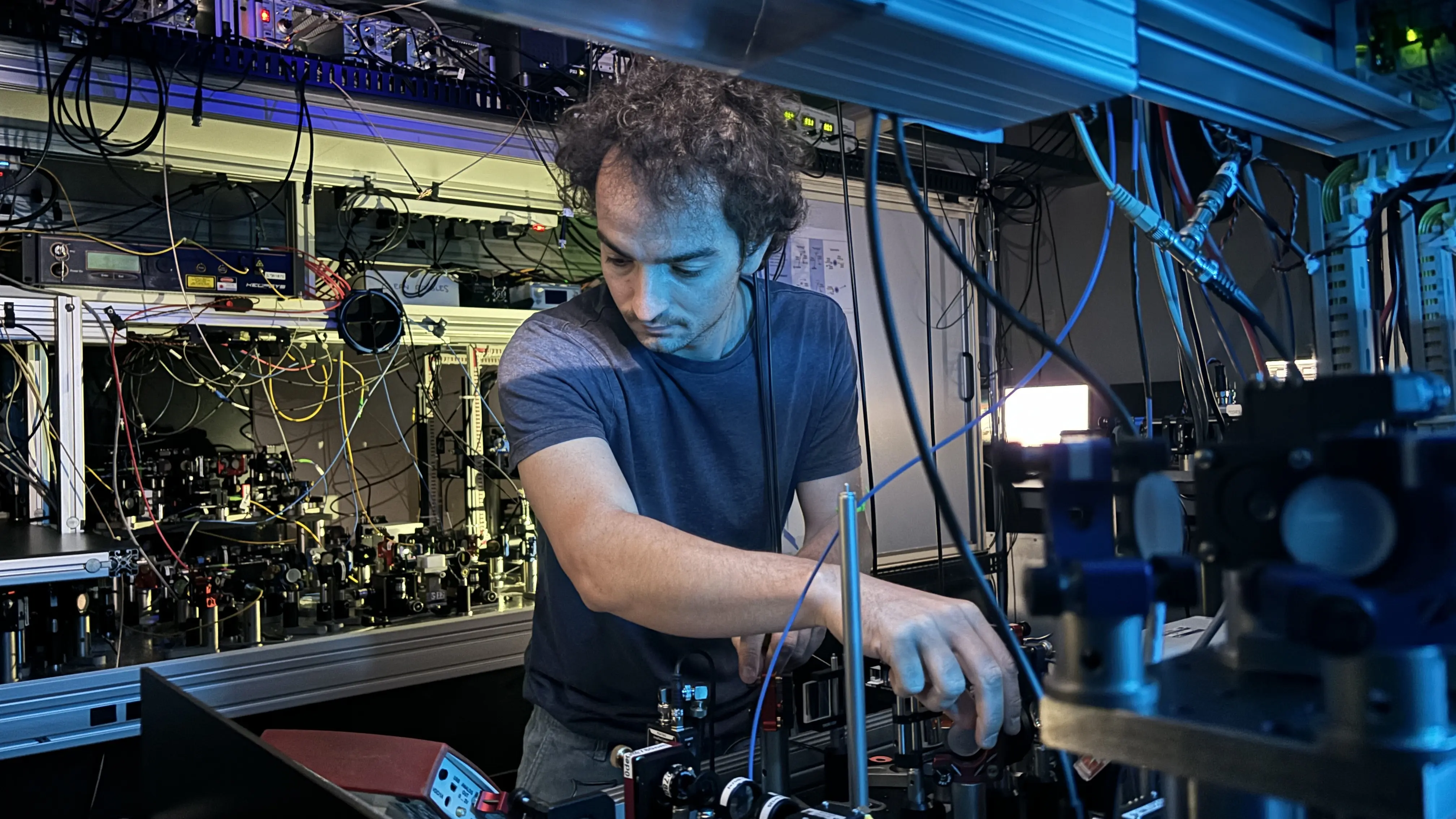 Indistinguishable photons from dissimilar atomic quantum nodes | ICFO