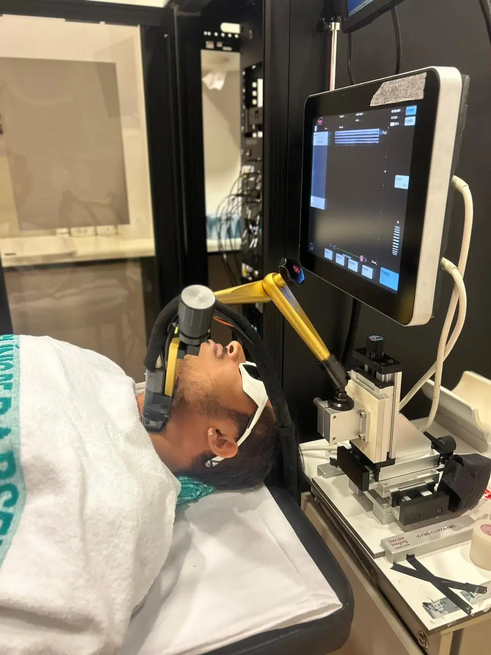 Characterizing The Human Thyroid With Near Infrared Diffuse Optics And Clinical Ultrasound Icfo